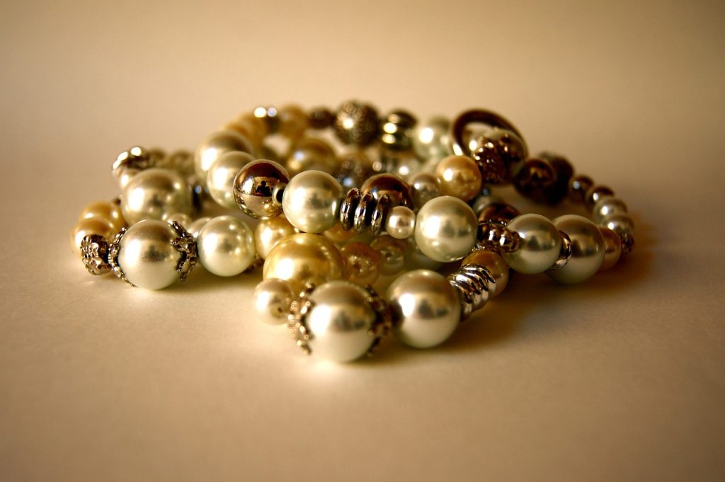 Comment Choisir une Chaîne Femme ? - SW Bijoux